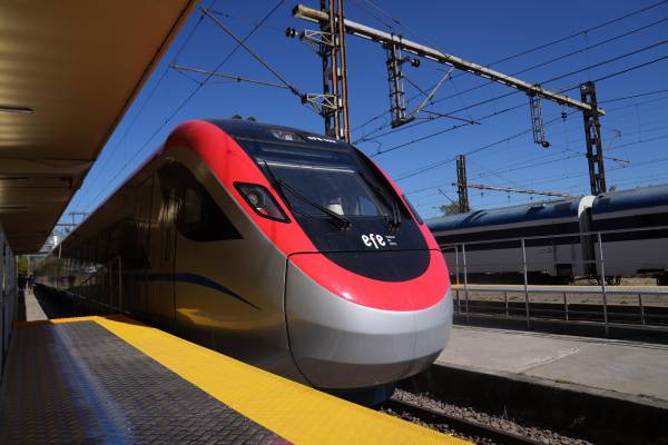 Presidente Boric inaugura hoy el servicio del tren rápido Chillán ...