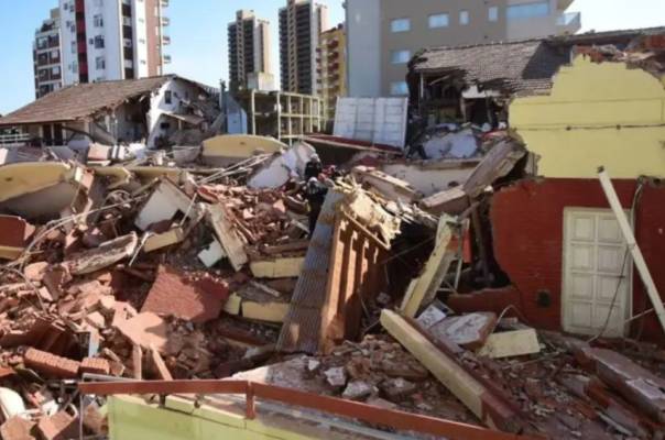 Confirman un fallecido tras derrumbe de edificio en Argentina – La Discusión